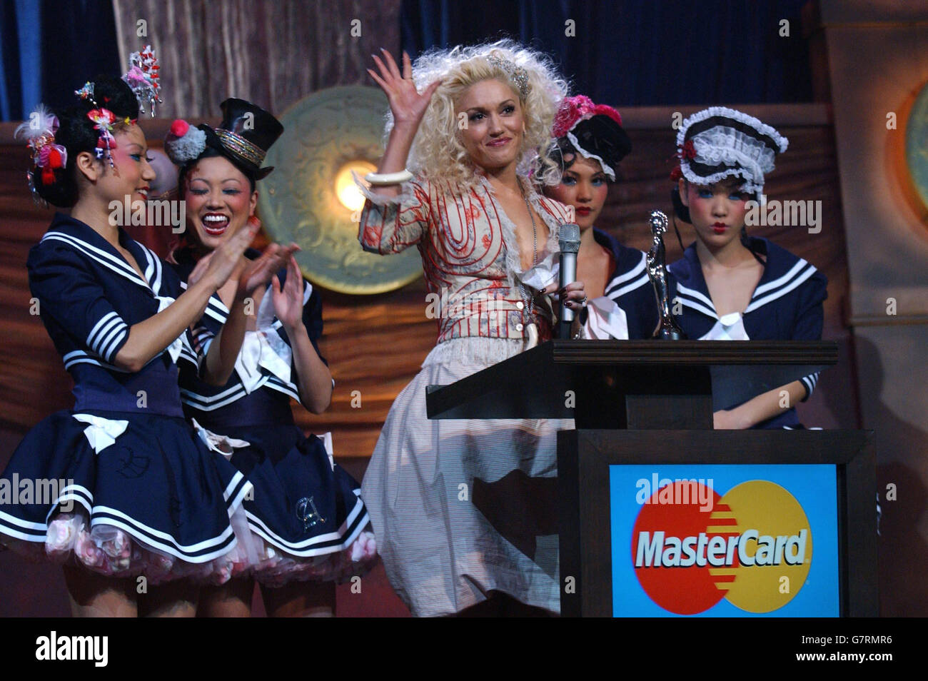 Brit Awards 2005 - Earls Court - On Stage Stock Photo - Alamy