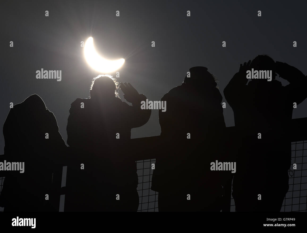 EDS NOTE: SOLAR FILTER HAS BEEN USED People watch the eclipse of the ...