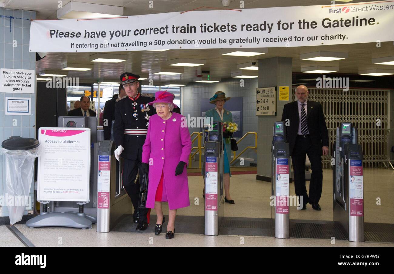 Royal visit to HMS Ocean - HM Naval Base Devonport Stock Photo - Alamy