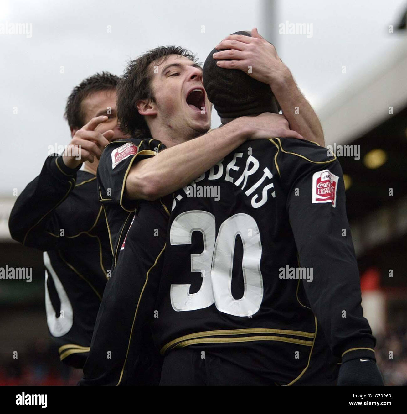 Wigan's Jason Roberts (R) celebrates with Gary Teale Stock Photo - Alamy