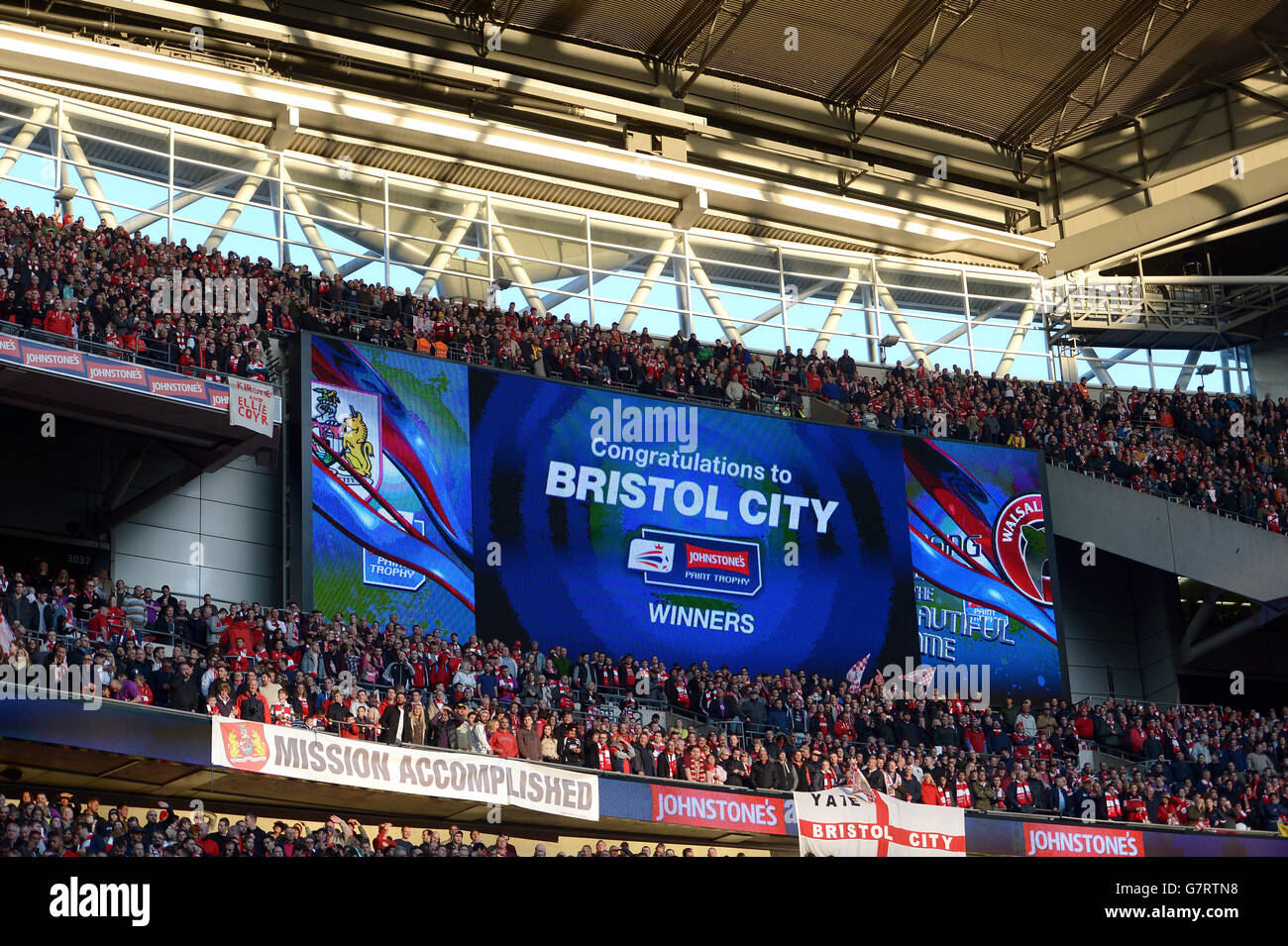 The giant screen at wembley stadium hi-res stock photography and images ...