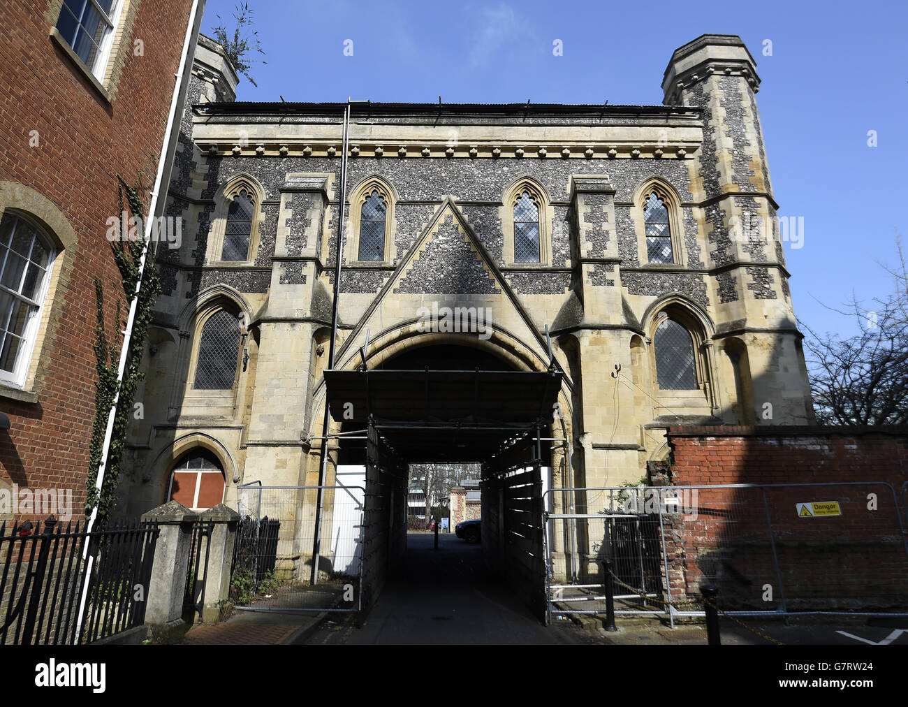 Reading abbey gateway hi-res stock photography and images - Alamy