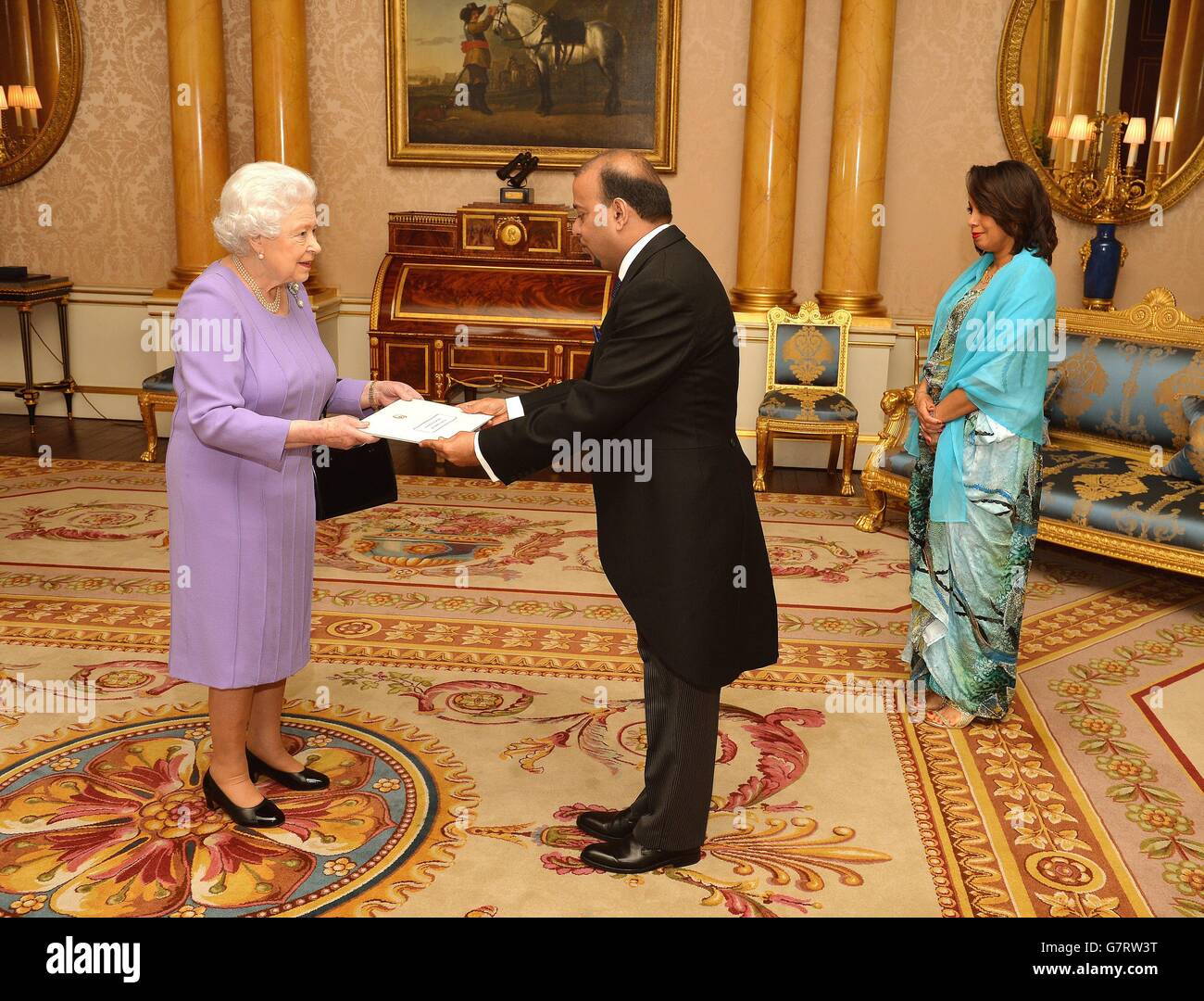 Who presented his credentials in buckingham palace hi-res stock ...