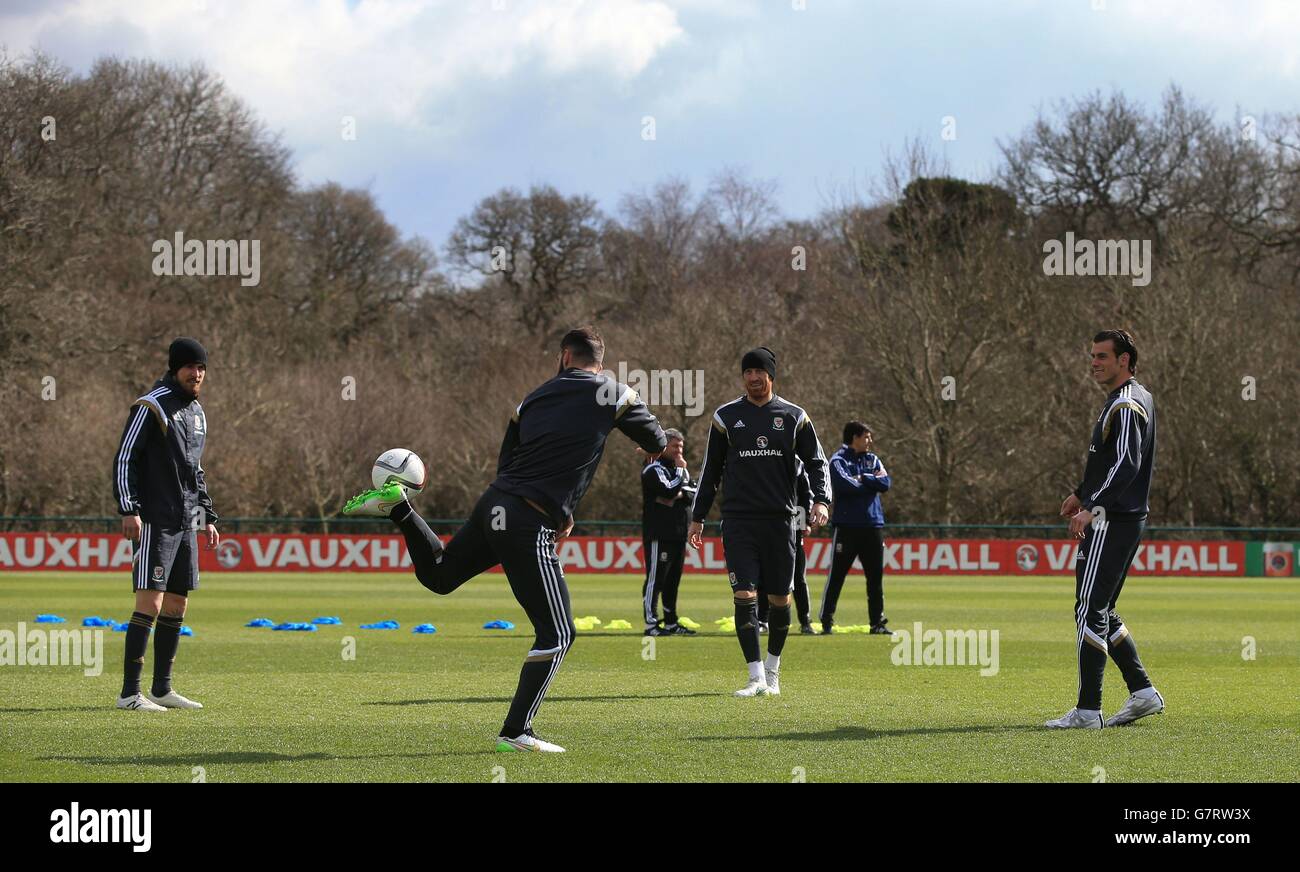 Joe ledley aaron ramsey hi-res stock photography and images - Alamy