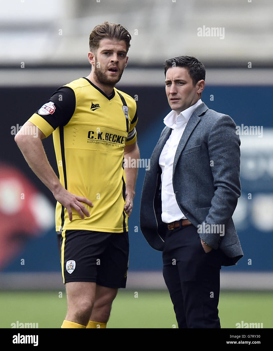 Barnsley manager Lee Johnson (right) and Martin Cranie during the Sky ...