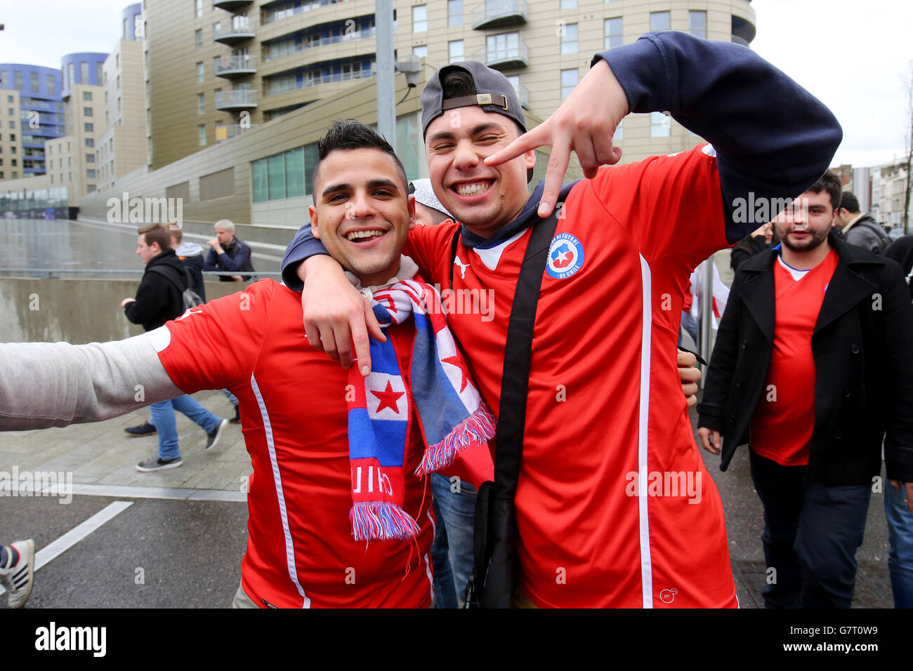 Chile fans arrive international friendly emirates stadium hi-res stock ...