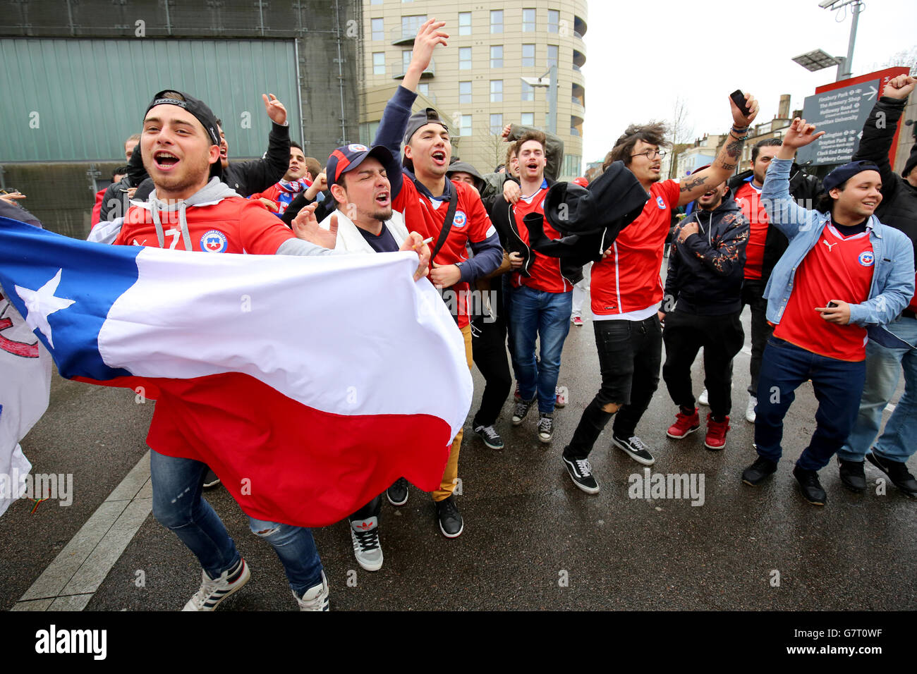 Chile fans arrive international friendly emirates stadium hi-res stock ...