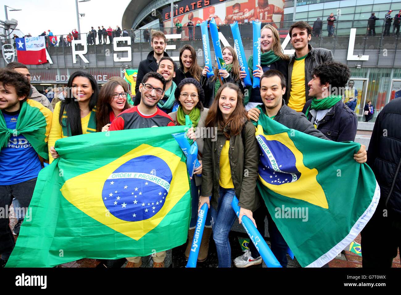Chile fans arrive international friendly emirates stadium hi-res stock ...