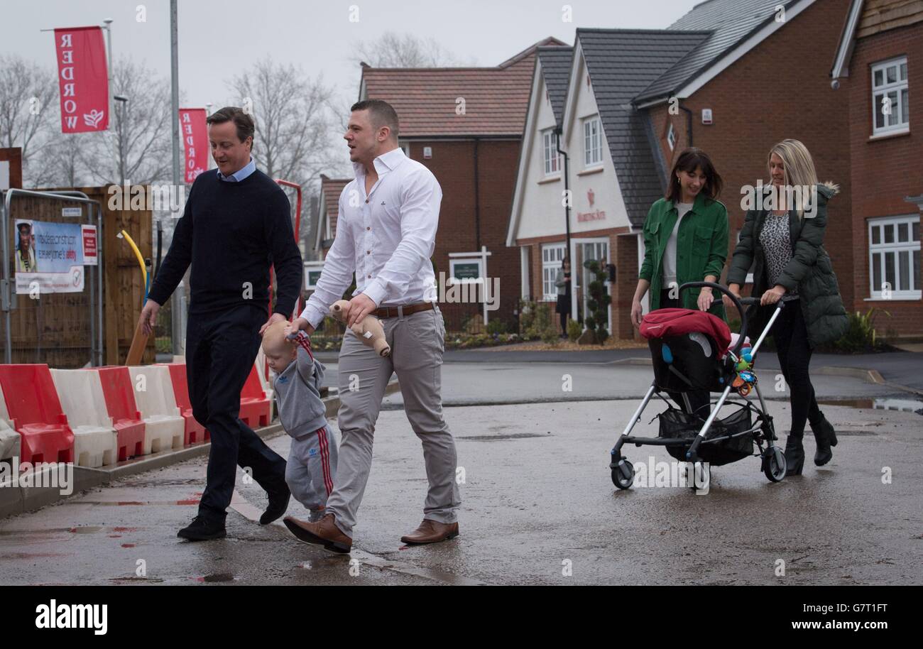 Prime minister David Cameron and his wife Samantha meet first time home ...