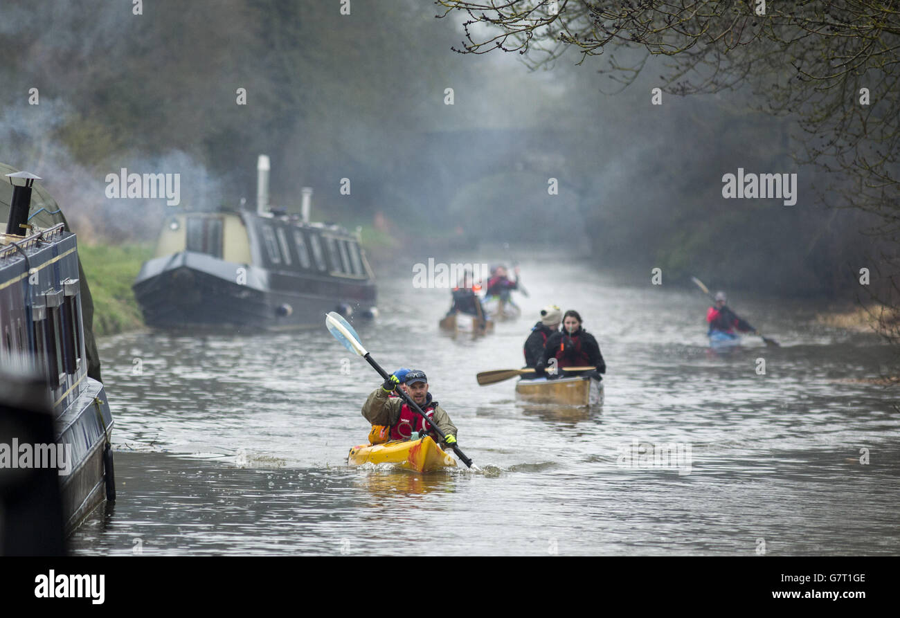 Westminster devizes canoe race High Resolution Stock Photography and ...