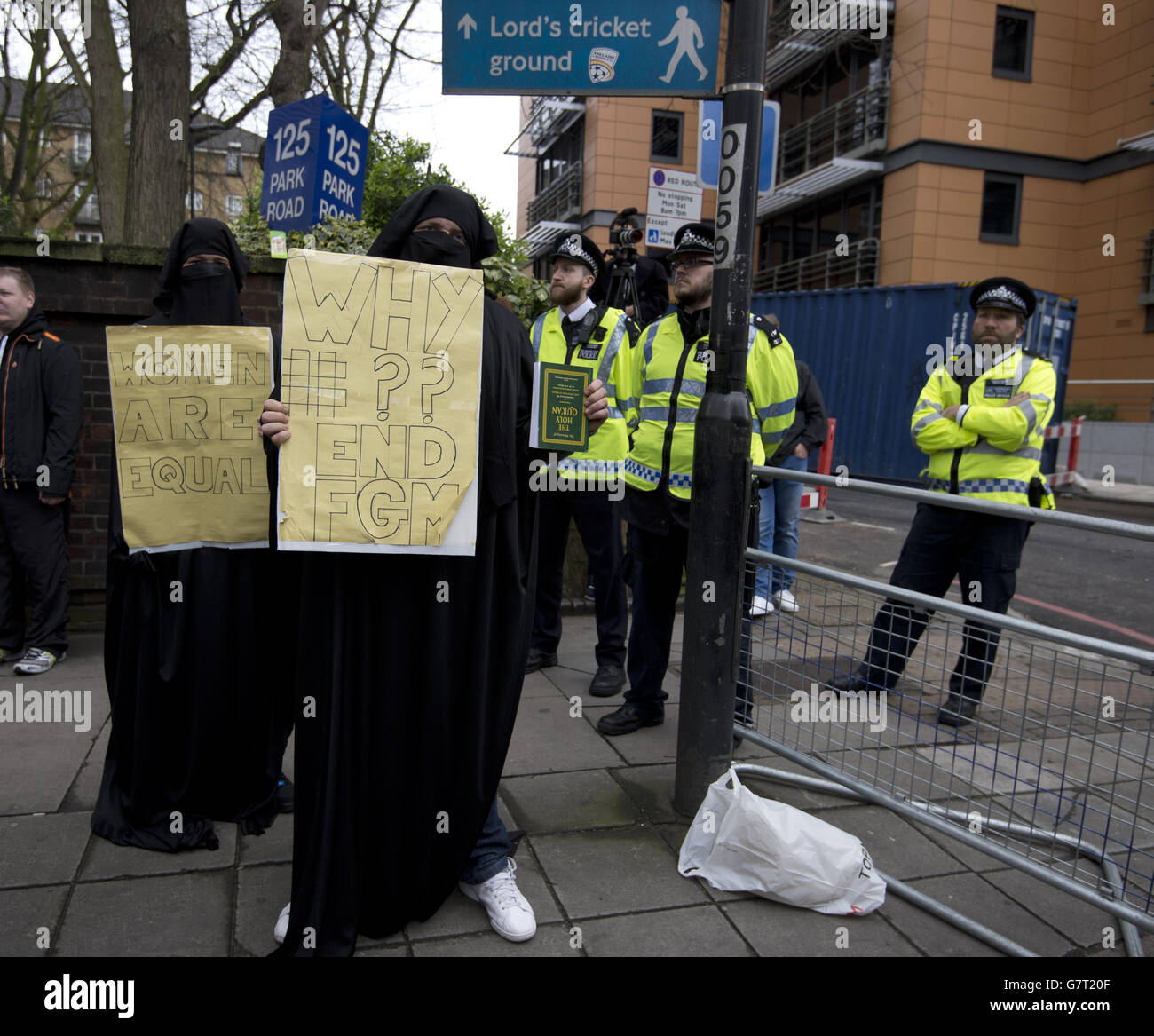 Protesters outside london central mosque islamic cultural centre in ...