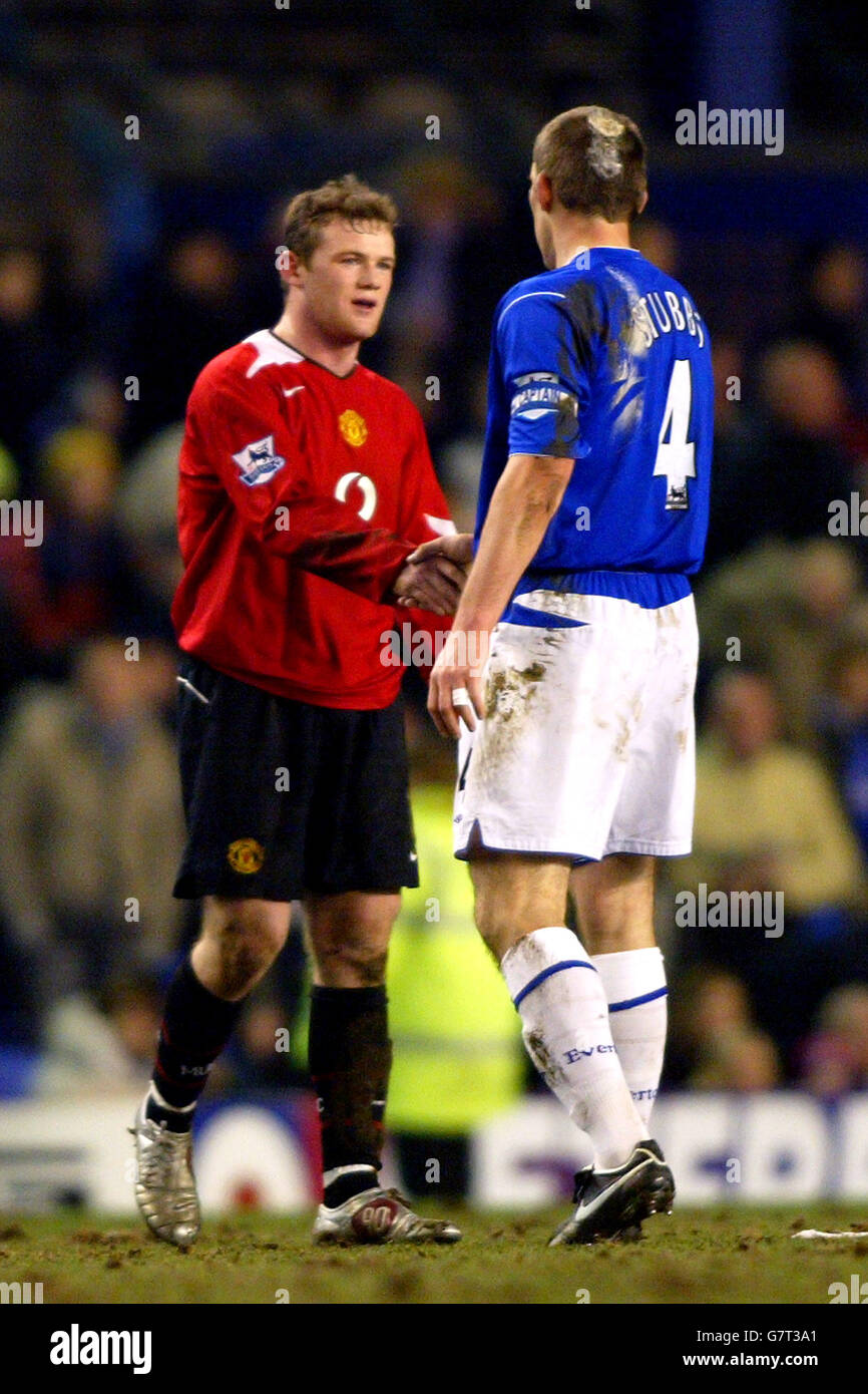 Football man utd former teammate hand shake hi-res stock photography ...