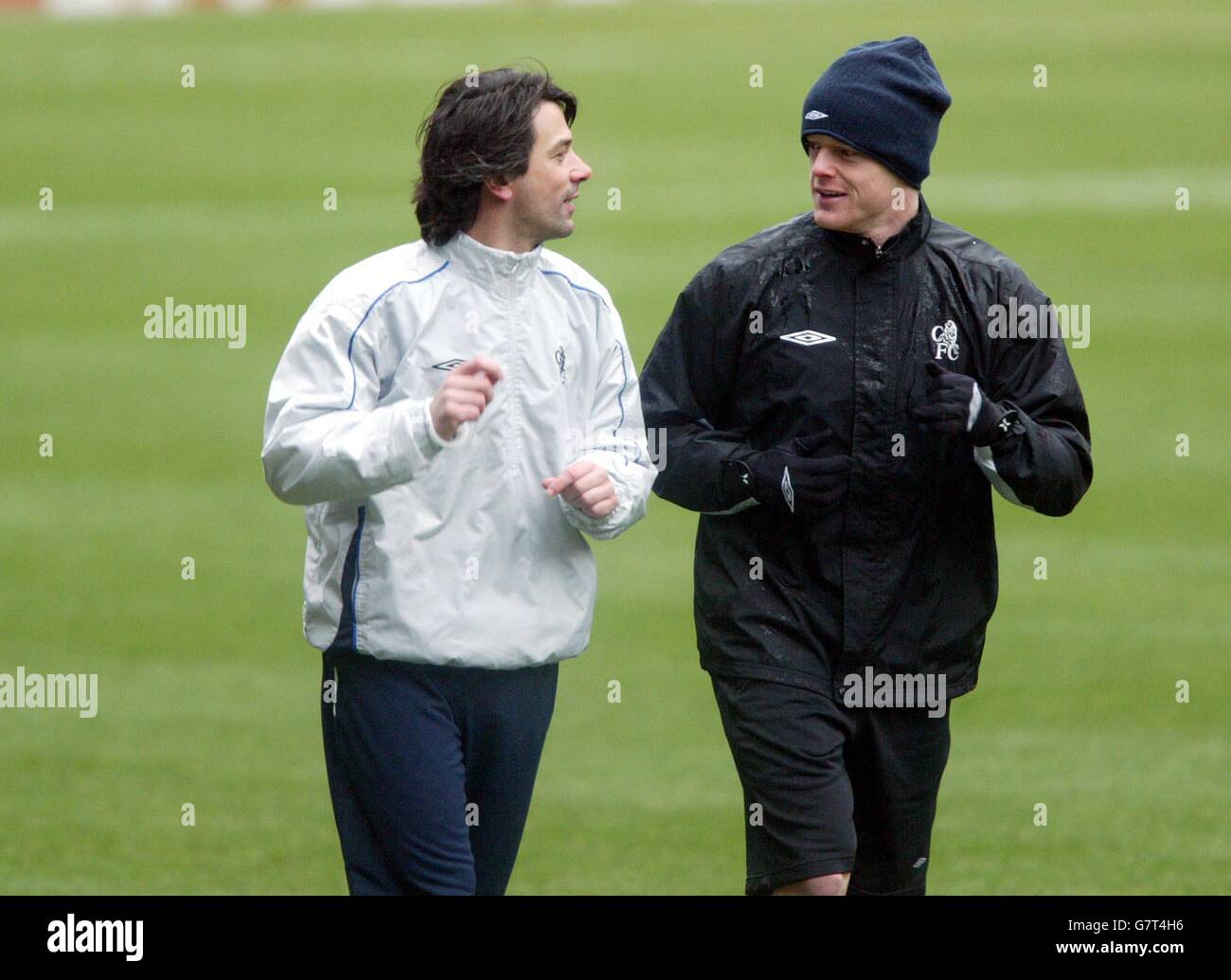 Chelseas damien duff during training at the nou camp stadium hi-res ...