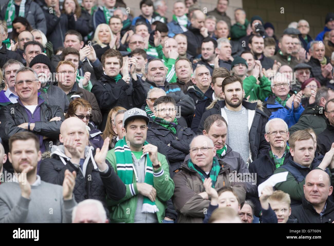 Hibernian easter road fans hi-res stock photography and images - Alamy