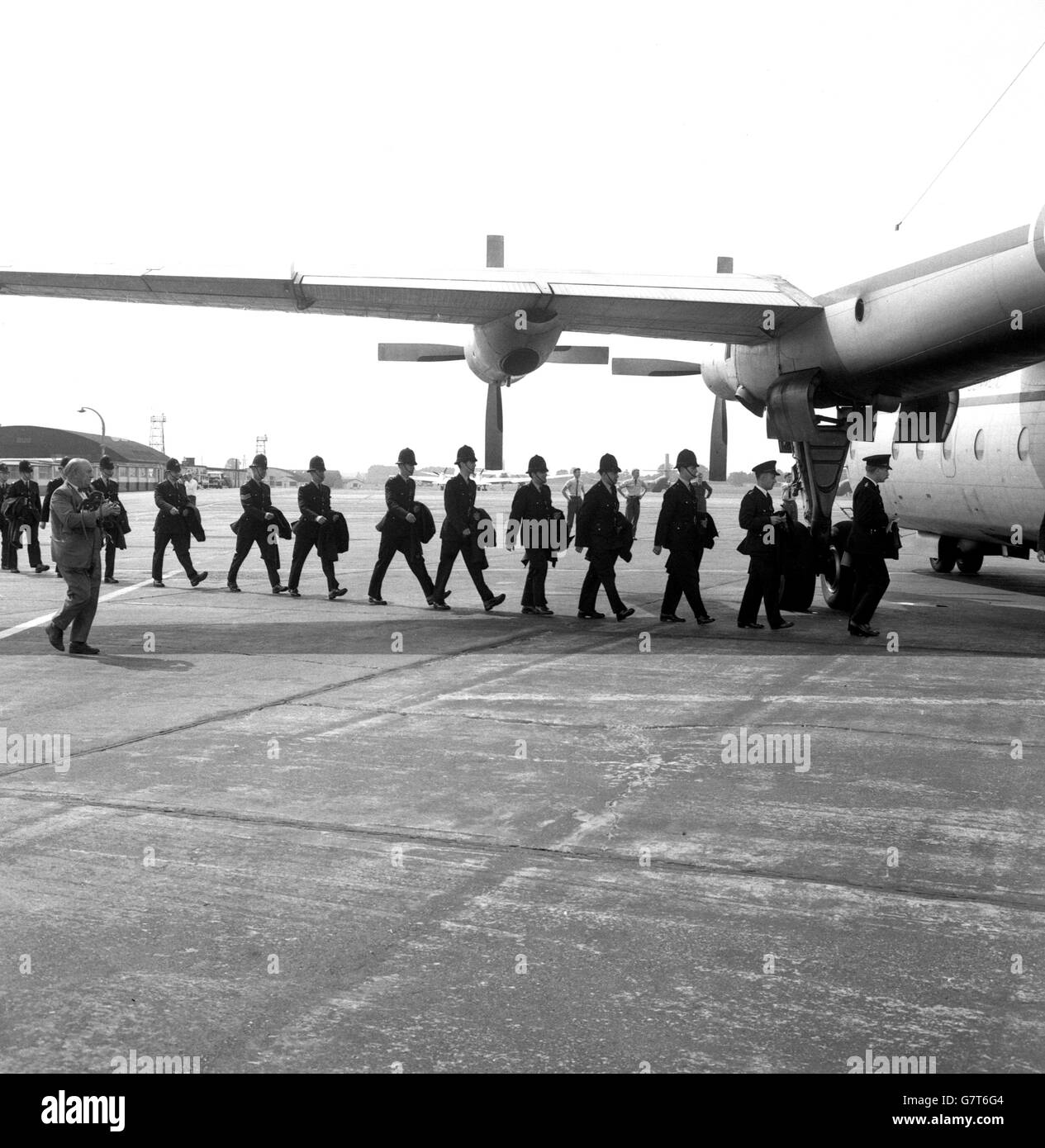 Royal air force police Black and White Stock Photos & Images - Alamy