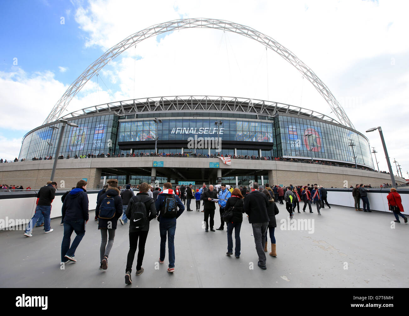 Wembley stadium exterior hi-res stock photography and images - Alamy