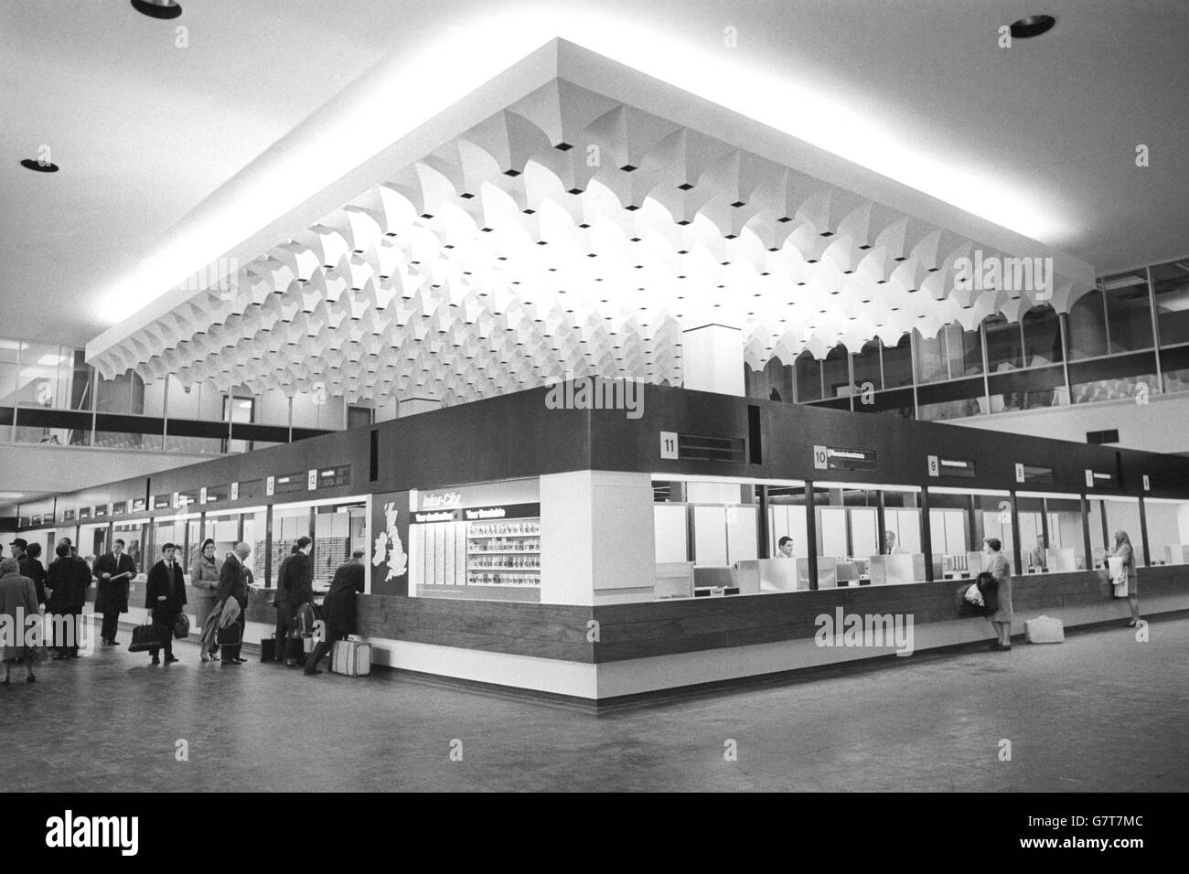 Euston station london in Black and White Stock Photos & Images - Alamy