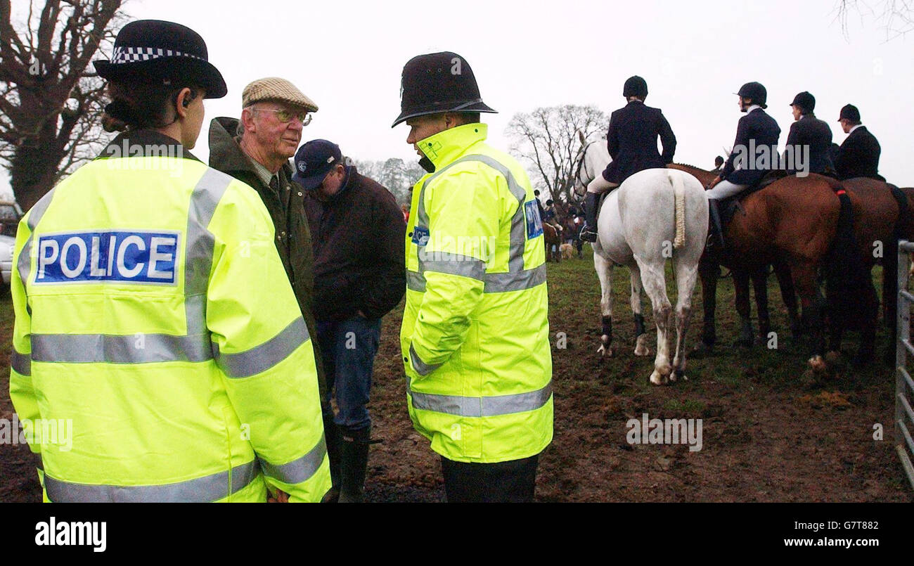 Fox hunt uniform hi-res stock photography and images - Alamy