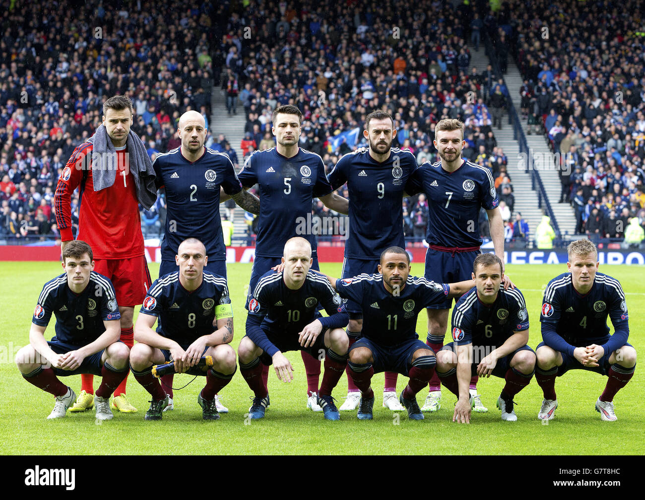 Scotland line up (back row left - right) Davie Marshall,Alan Hutton ...