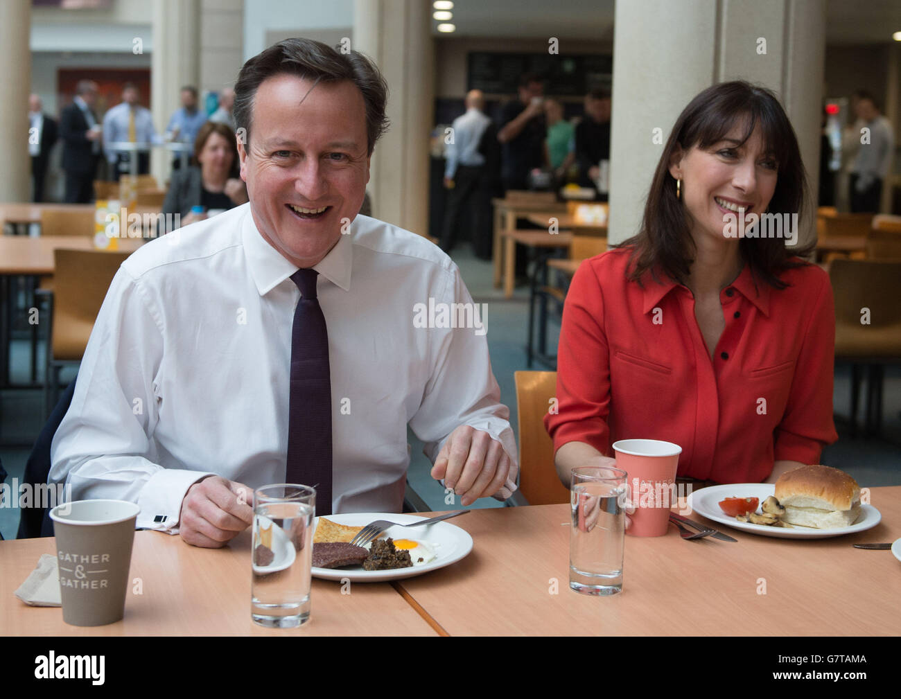 Prime Minister David Cameron and his wife Samantha have breakfast with ...