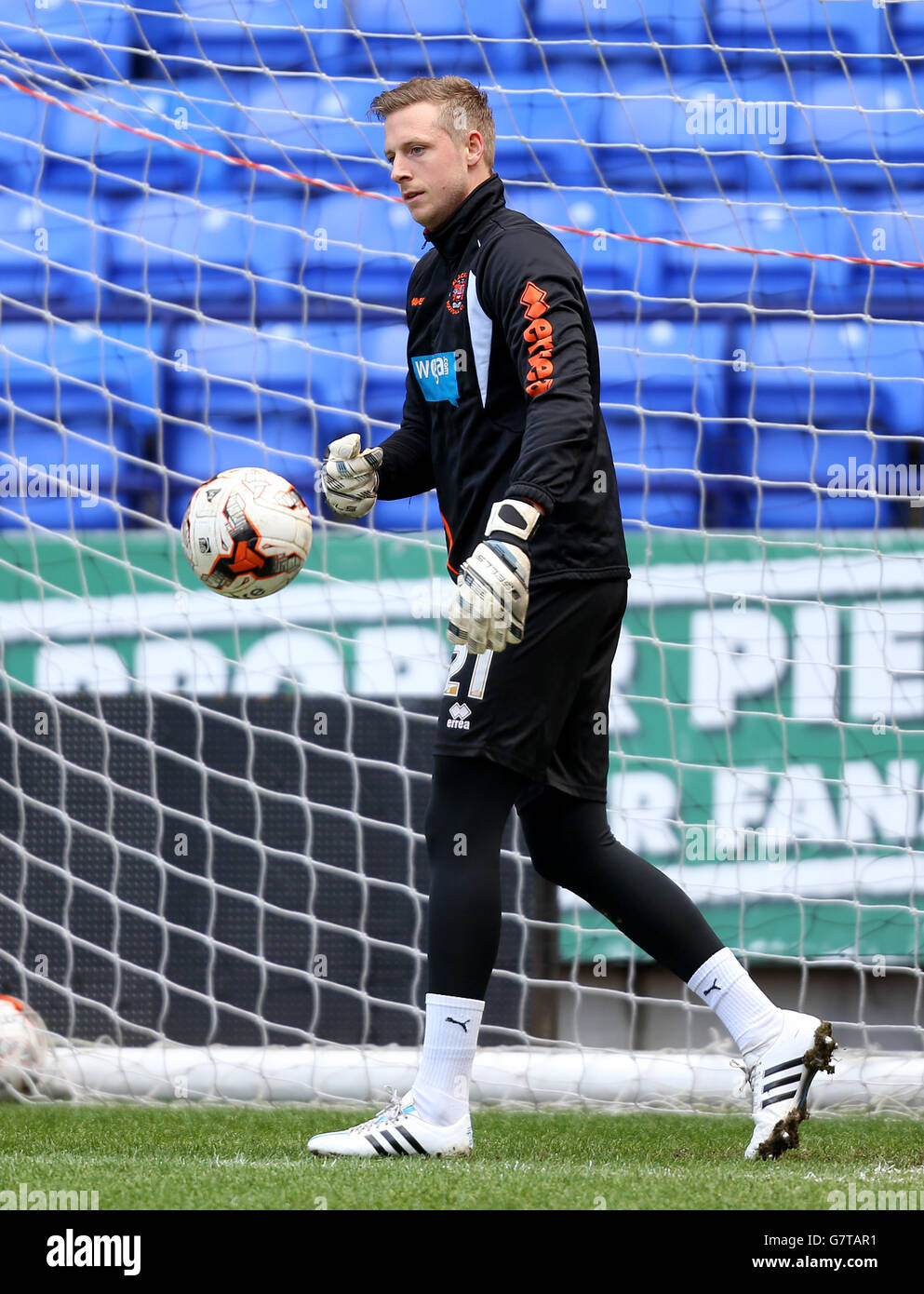 Blackpool goalkeeper elliott parish hi-res stock photography and images ...