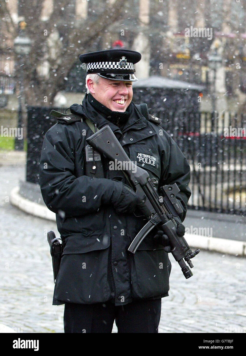 Policeman snow hi-res stock photography and images - Alamy