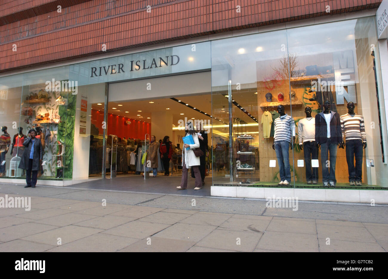 High Street Shops. A River Island store on Oxford Street Stock Photo ...