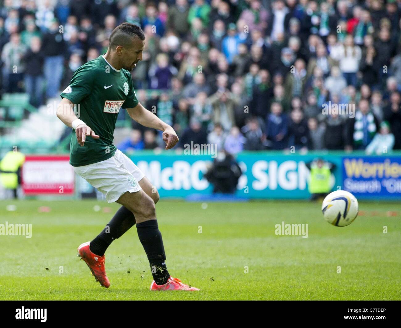 Hibernian's Farid El Alagui scores his sides second goal of the game ...