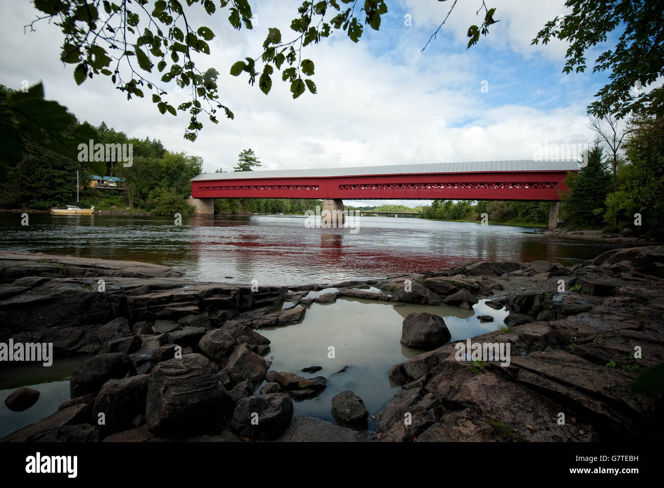 Red covered bridge in Wakefield Quebec Canada Stock Photo - Alamy