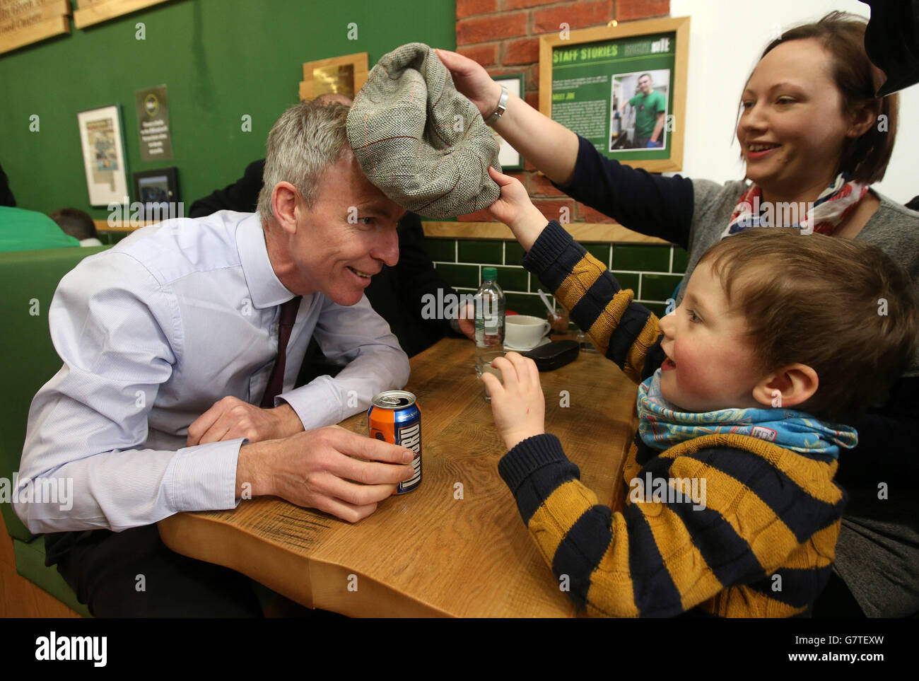 Scottish Labour leader Jim Murphy tries on a flat cap as he meets 3 ...