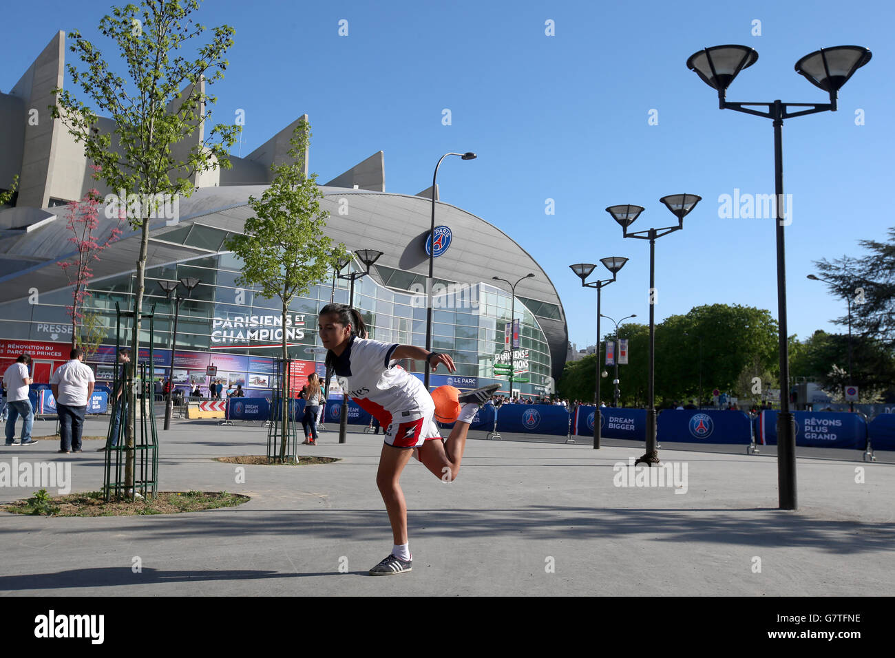 Parc des princes stadium outside hi-res stock photography and images ...