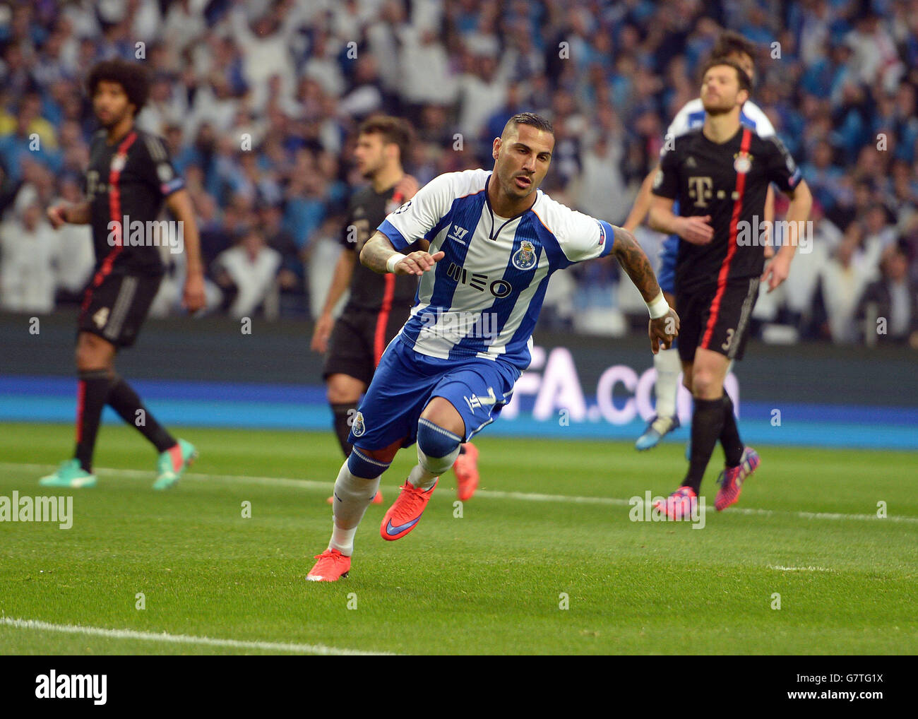 Porto's Ricardo Quaresma celebrates scoring his first goal from the ...