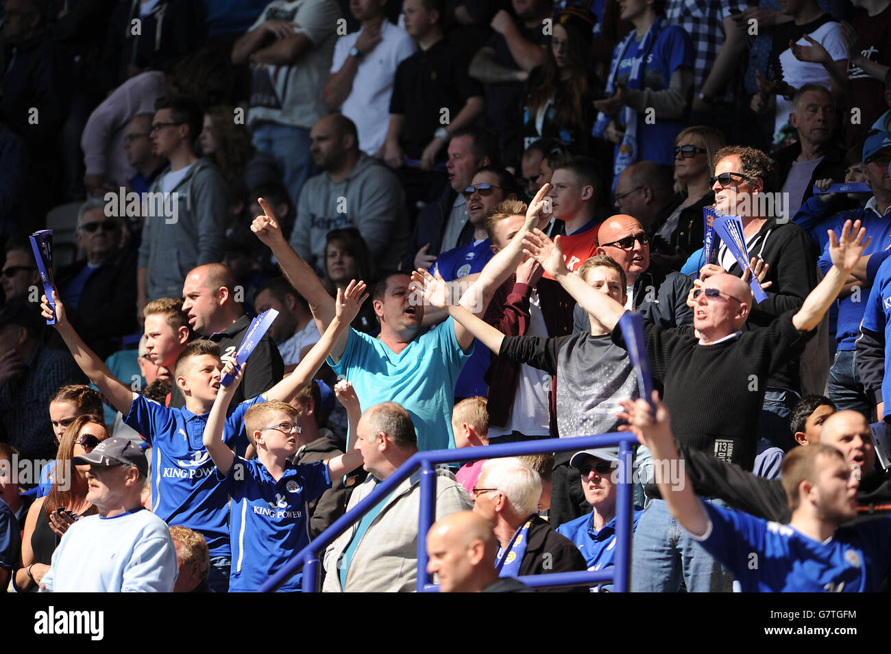 Leicester City fans celebrate during the Barclays Premier League match ...