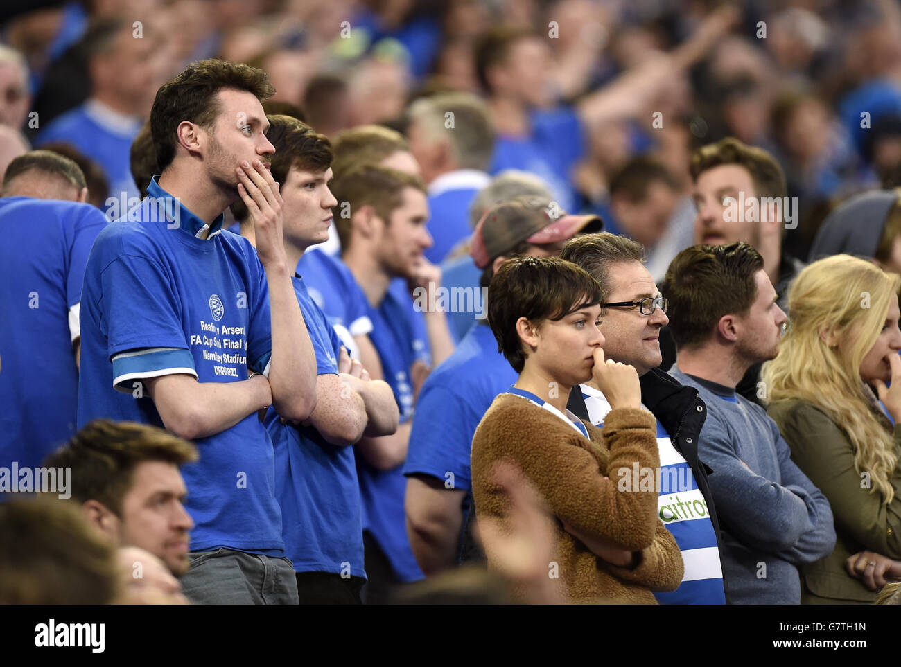 Reading fans wembley hi-res stock photography and images - Alamy