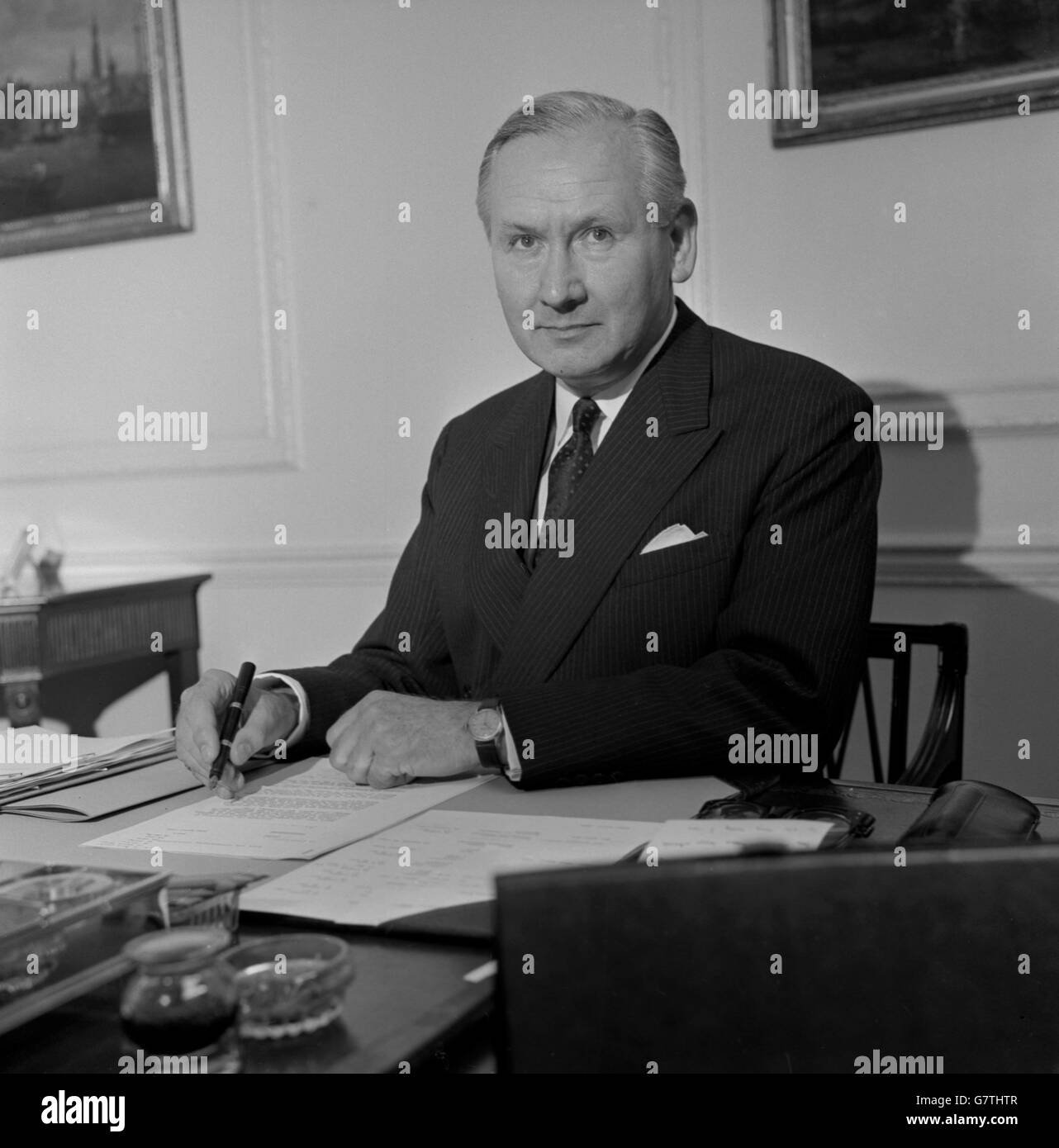 1964 london england hi-res stock photography and images - Alamy