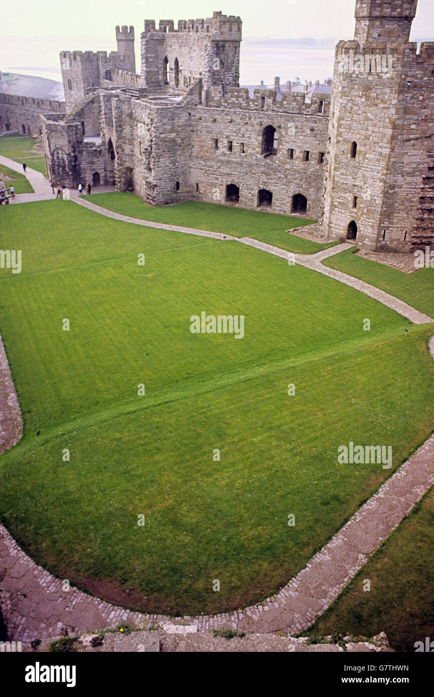 Buildings Landmarks Caernarfon Castle Wales Stock Photos & Buildings ...