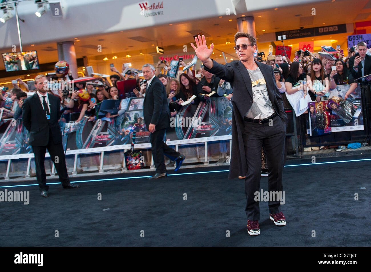 Robert downey jr marvel premiere hi-res stock photography and images ...