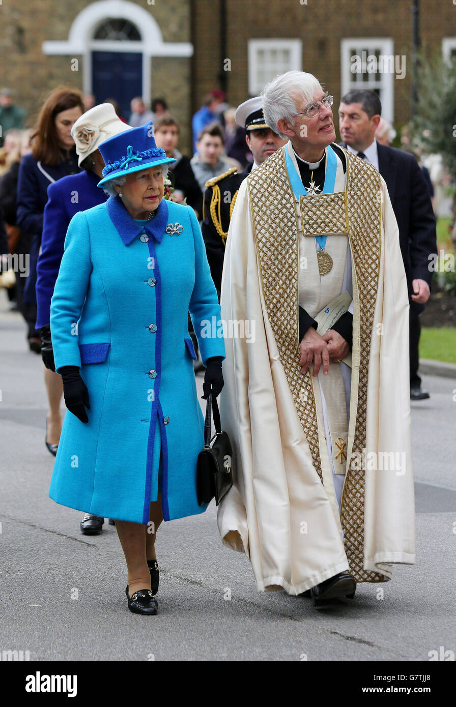 Queen Elizabeth II accompanied by The Very Reverend Dr Robert Willis ...