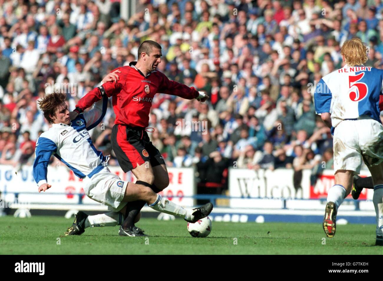 Manchester United's Eric Cantona holds off Garry Flitcroft, Blackburn ...