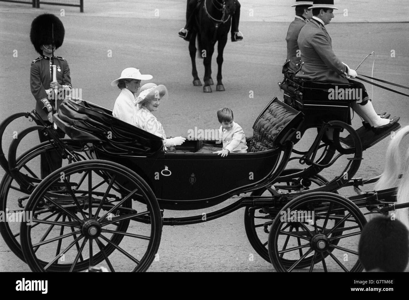 Royalty trooping colour buckingham Black and White Stock Photos ...