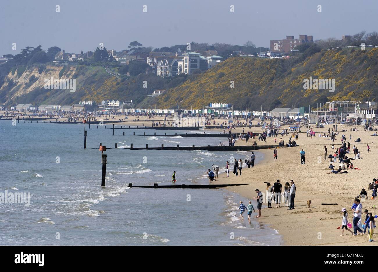 Weather easter monday weather warm general view gv crowd ampics hi-res ...