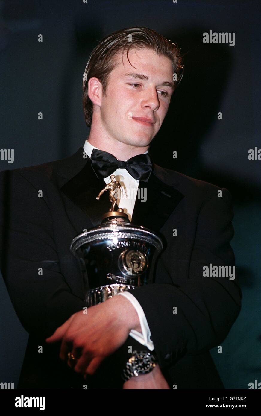 David beckham manchester united trophy hi-res stock photography and ...