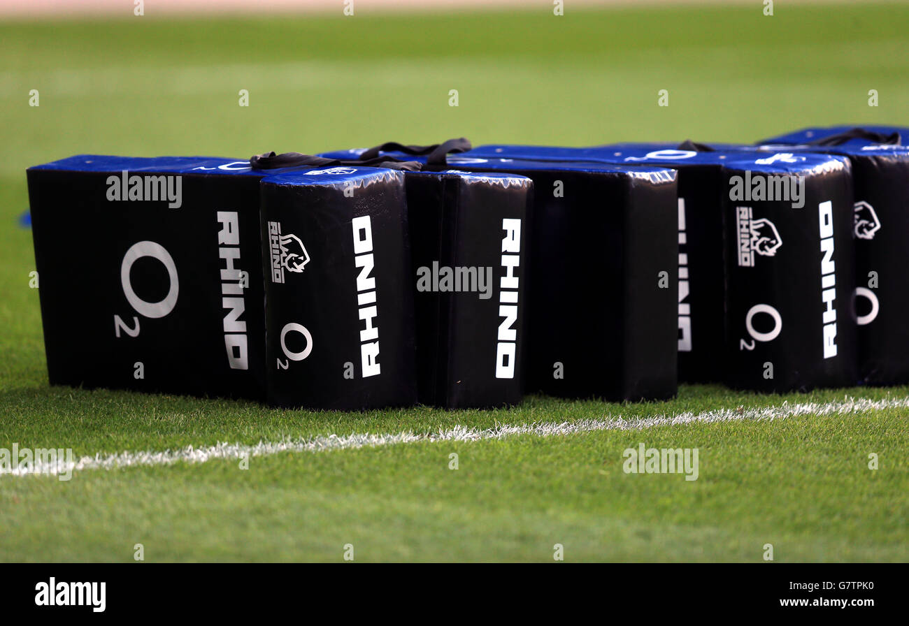 Rugby tackle pad hi-res stock photography and images - Alamy