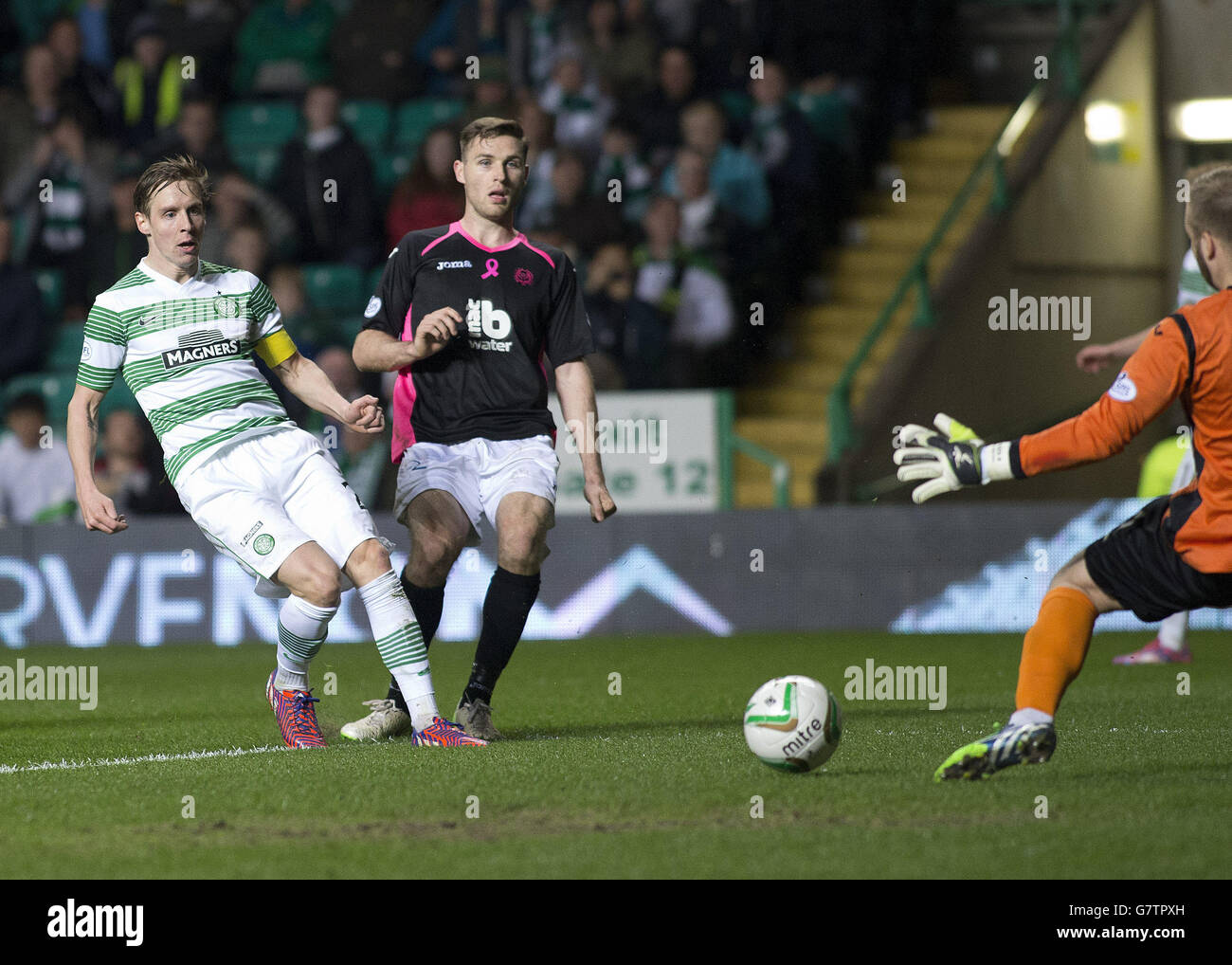 Soccer - Scottish Premiership - Celtic v Partick Thistle - Celtic Park. Celtic's Stefan Johansen ...