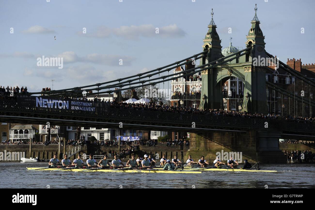 The Cambridge boat (left) and Oxford boat make their under Hammersmith ...