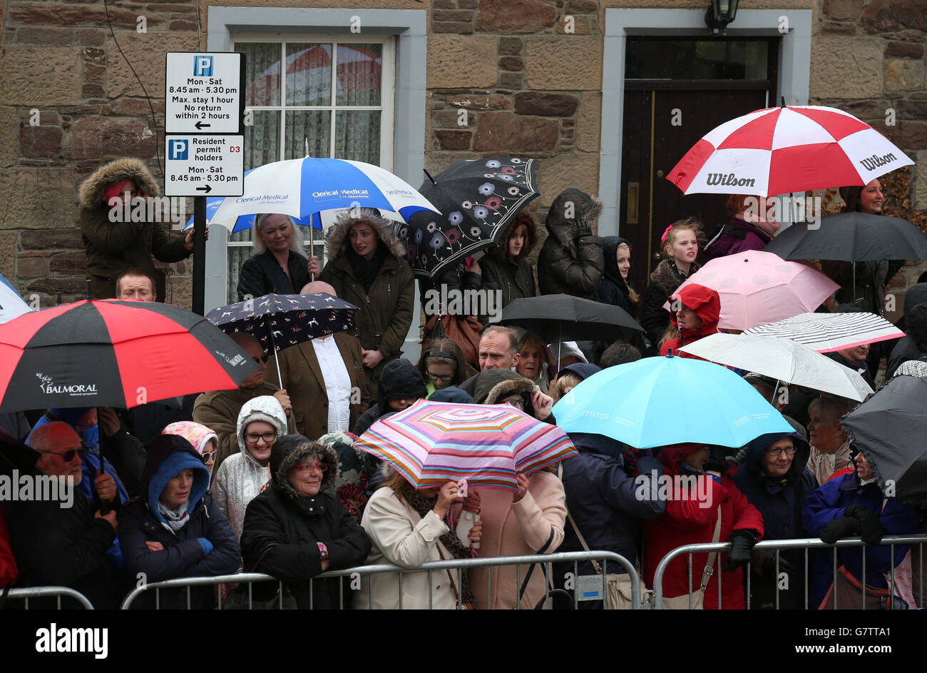 Crowds wait near Dunblane Cathedral for the wedding of Andy Murray and ...