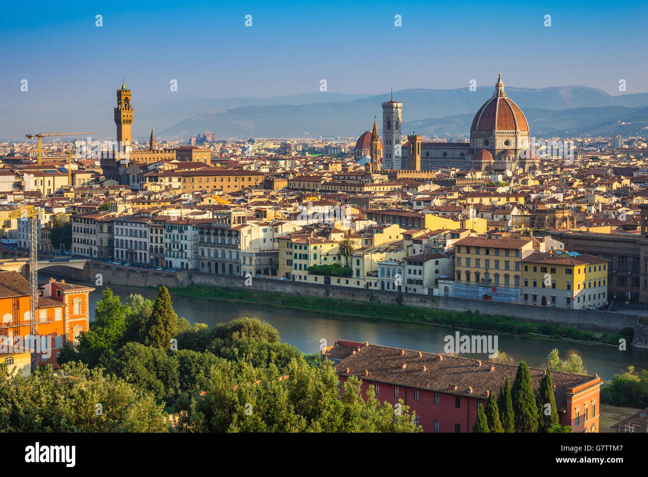City skyline landmark hi-res stock photography and images - Alamy