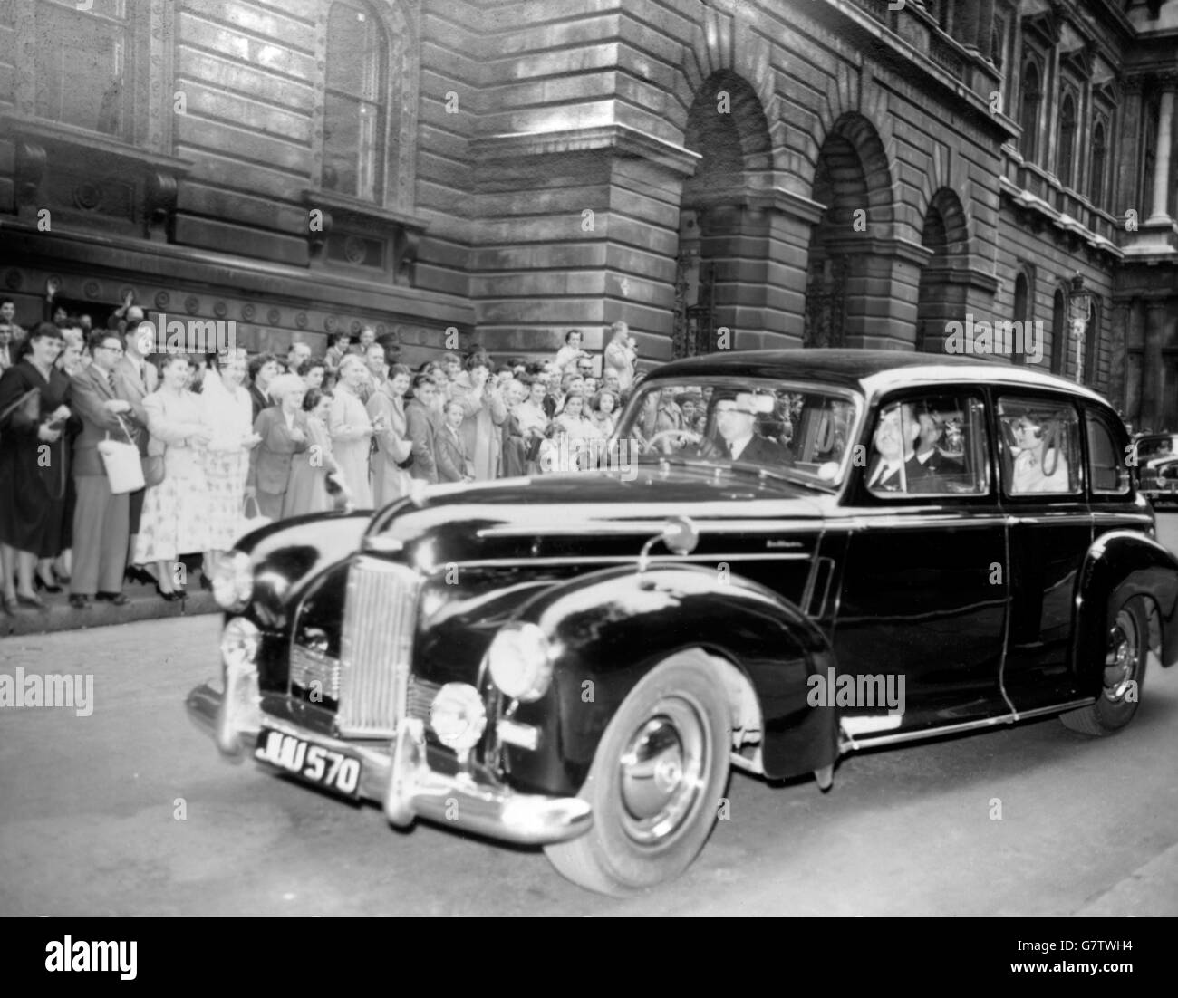 Pavement crowds Black and White Stock Photos & Images - Alamy