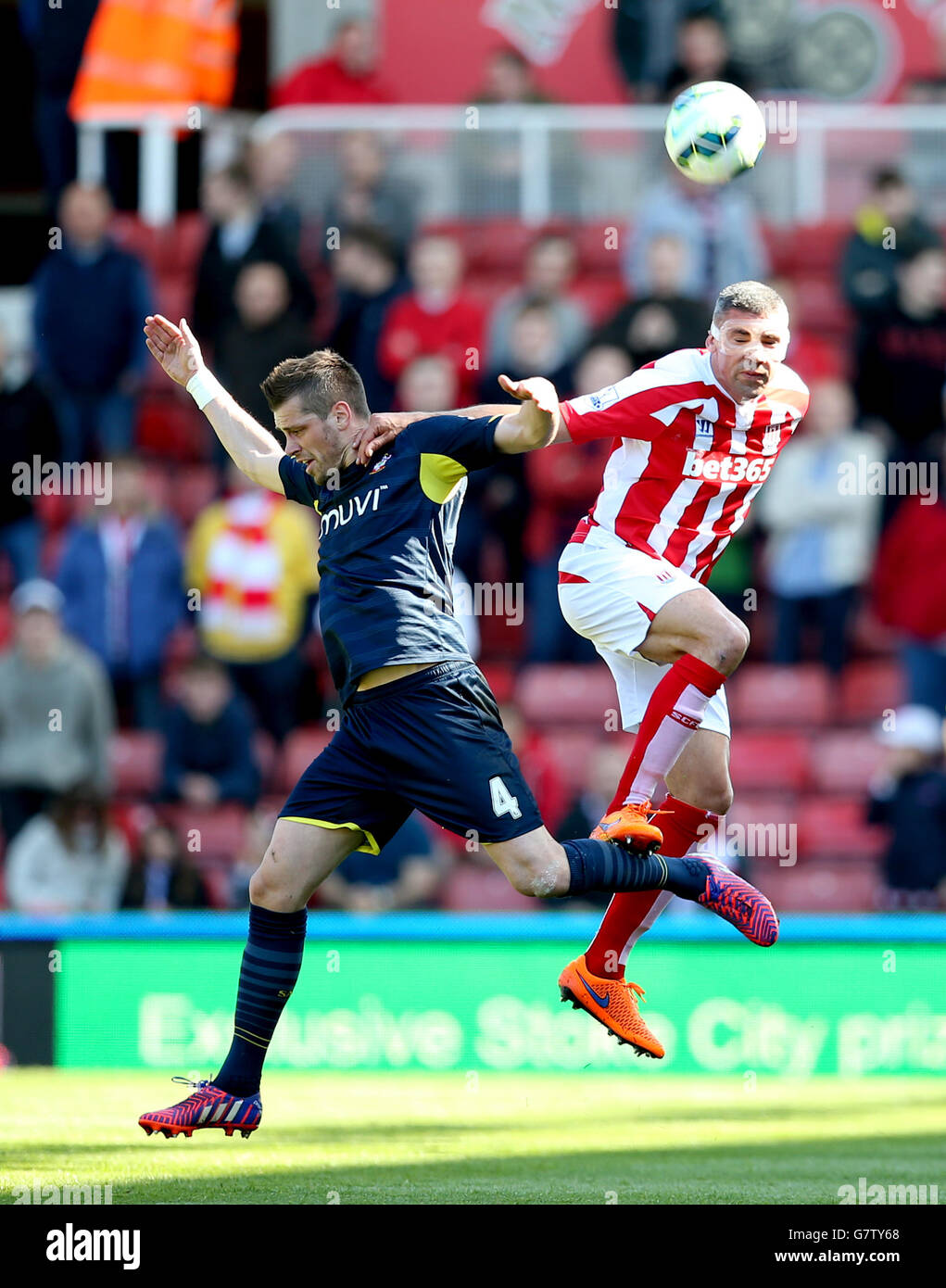 Southampton's Morgan Schneiderlin (left) and Stoke City's Jonathan Walters battle for the ball ...