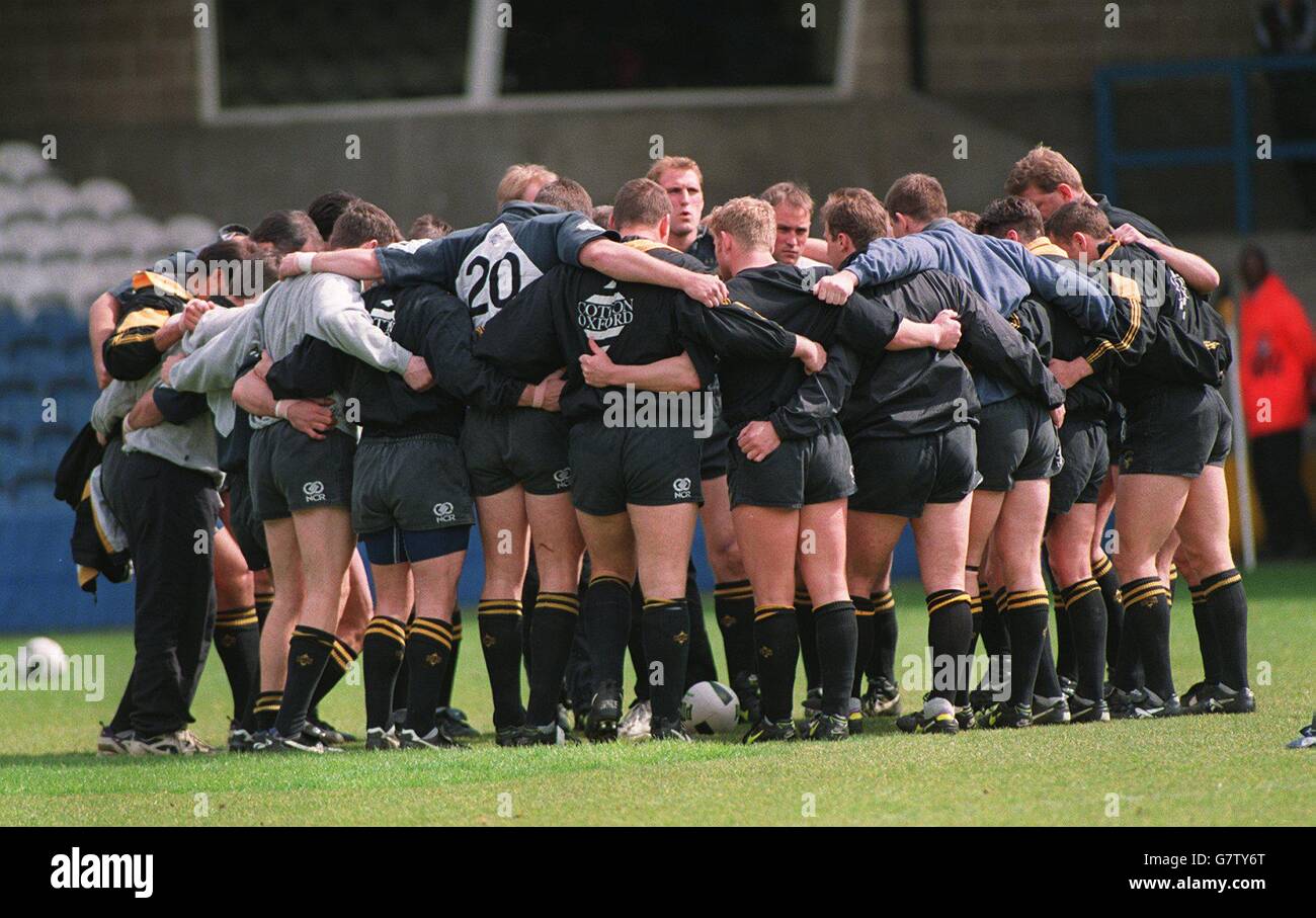 Rugby Union - Wasps v Sale. Wasps team talk Stock Photo - Alamy